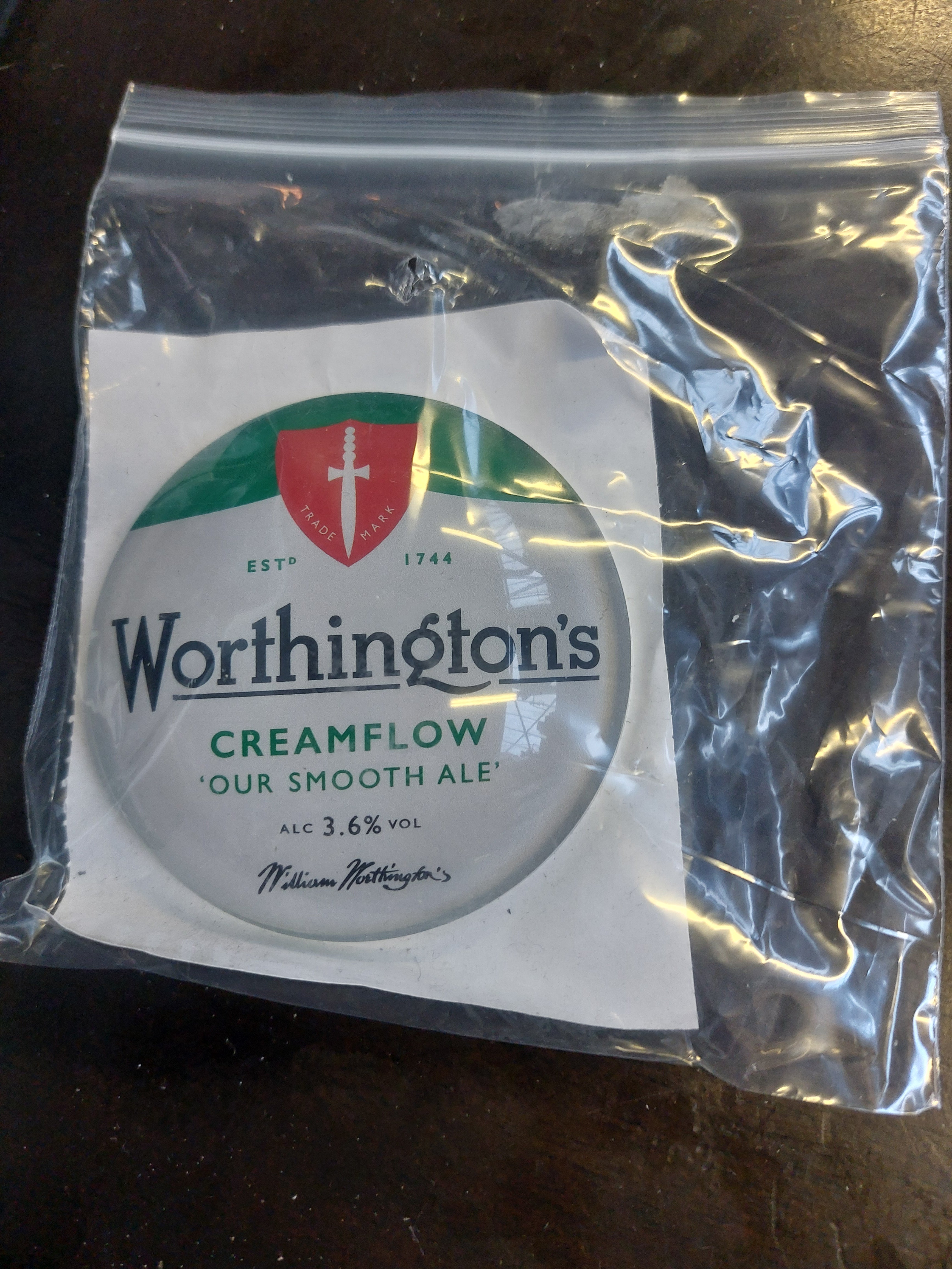 Worthingtons creamflow round badge – PUB SUPPLIES